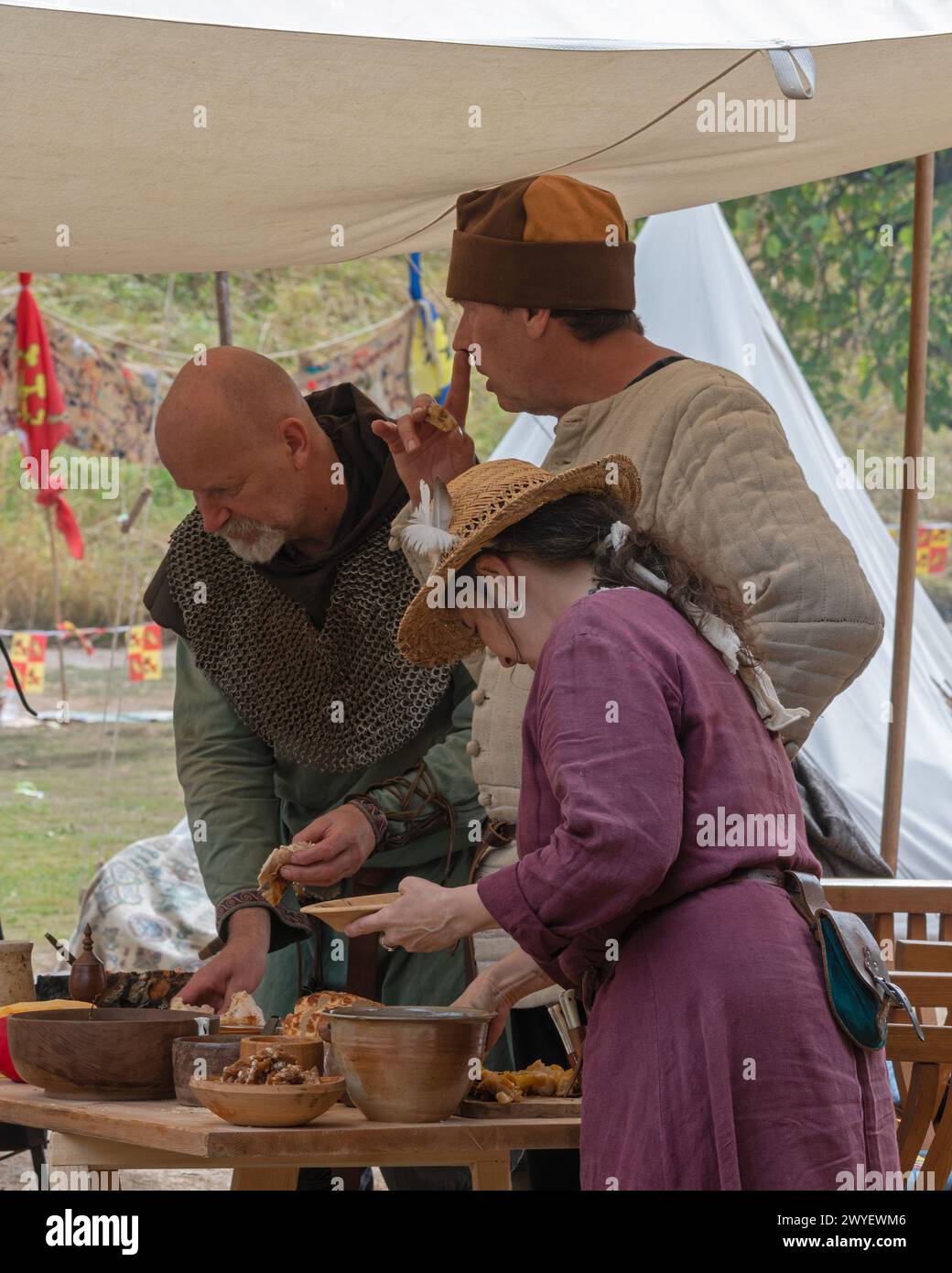 Enactors from the Bowlore troupe in medieval period costume at their ...