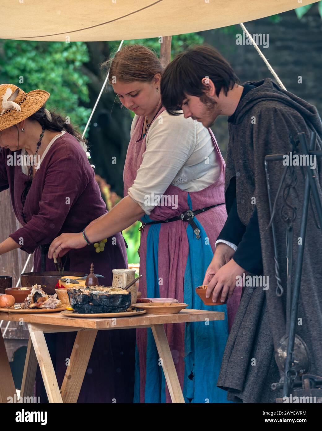 Enactors from the Bowlore troupe in medieval period costume at their ...