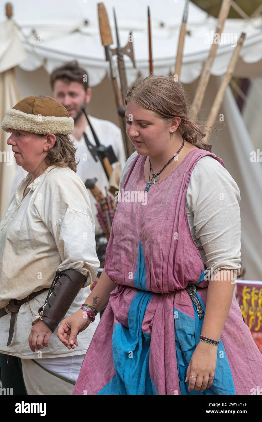 Enactors from the Bowlore troupe in medieval period costume at their ...