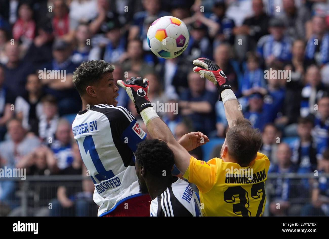 Hamburg, Germany. 06th Apr, 2024. Soccer: Bundesliga 2, matchday 28 ...