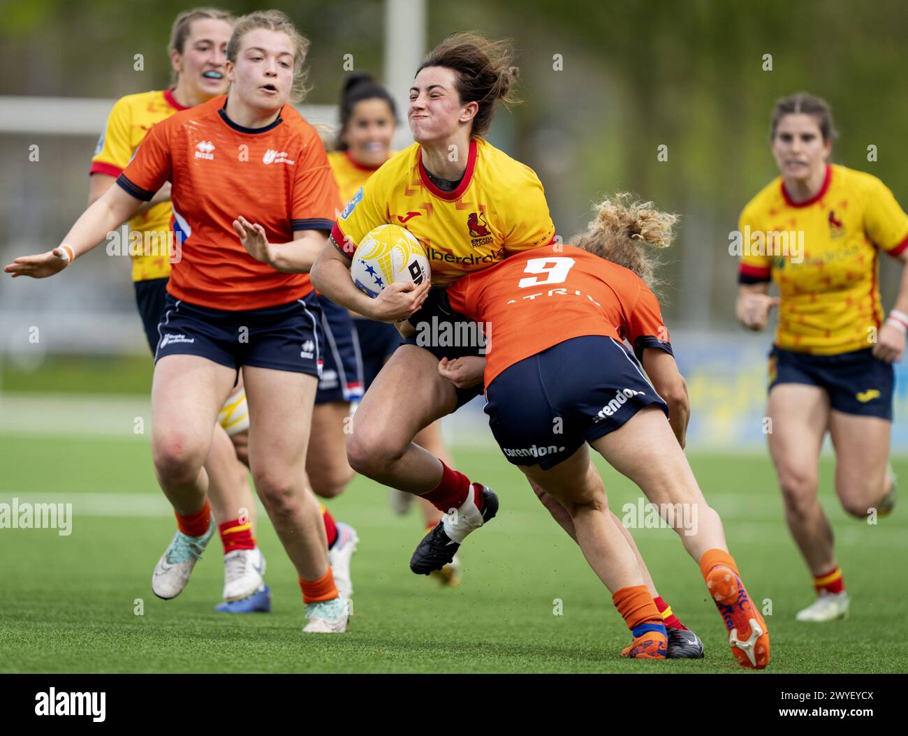 AMSTERDAM - Rugby star Isa Suzanne Spoler (l) and Marit Lemmens of the ...