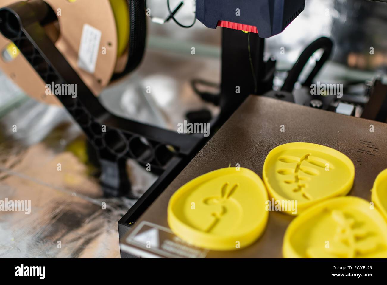 3d printer with some objects on the tray printed with pla filament ...