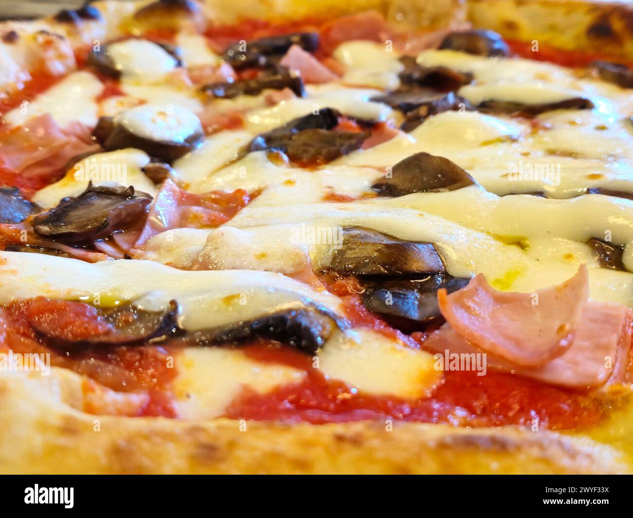 Pizzeria atmosphere hi-res stock photography and images - Alamy