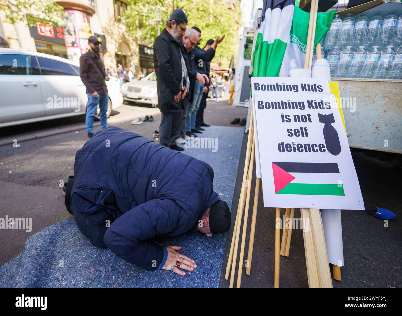 06 April 2024, Hesse, Frankfurt/Main: Demonstrators kneel down in ...