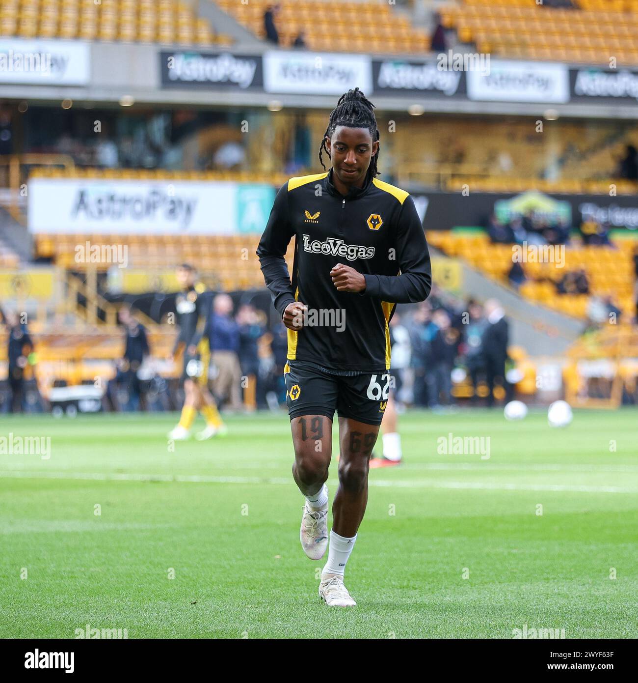 Wolverhampton, UK. 06th Apr, 2024. Wolves' Tawanda Chirewa warms up ...