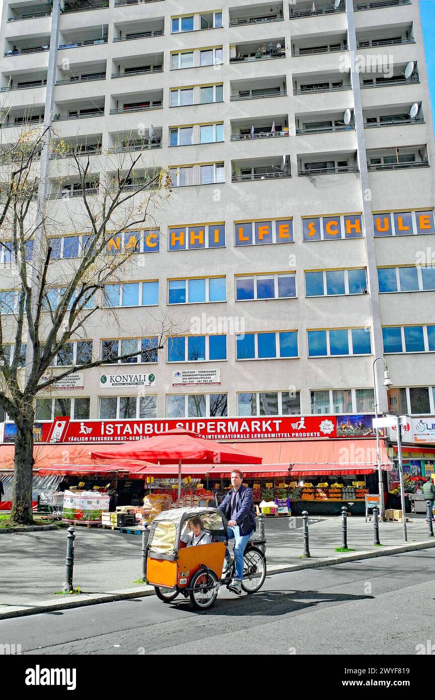 Istanbuler Supermarkt in Kreuzberg mit grossem Angebot *** Istanbul ...