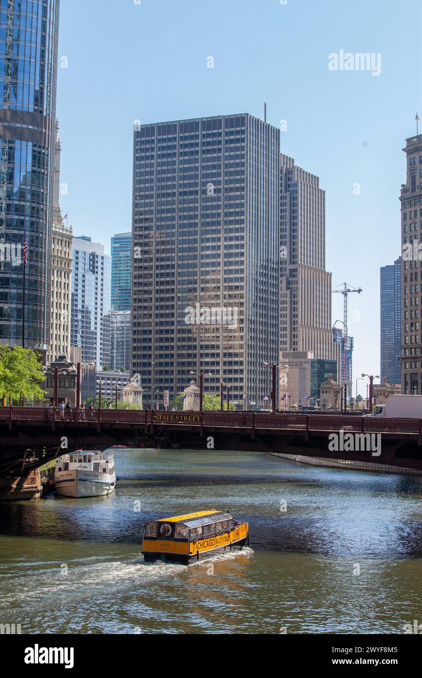 Down town chicago hi-res stock photography and images - Alamy