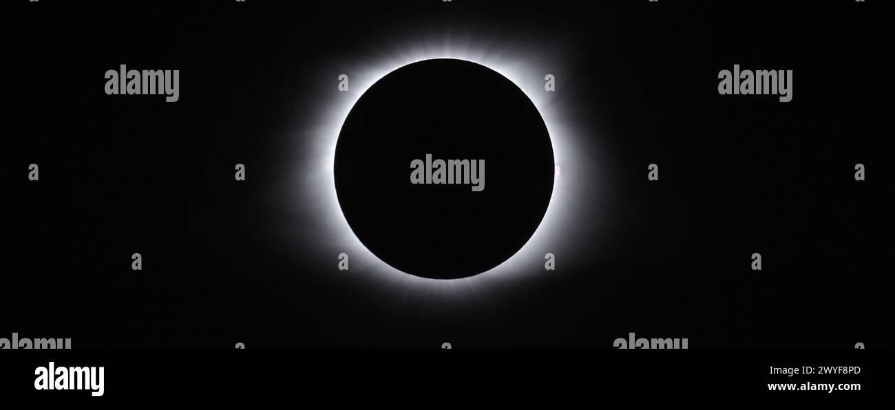 Solar eclipse black circle totality hi-res stock photography and images ...