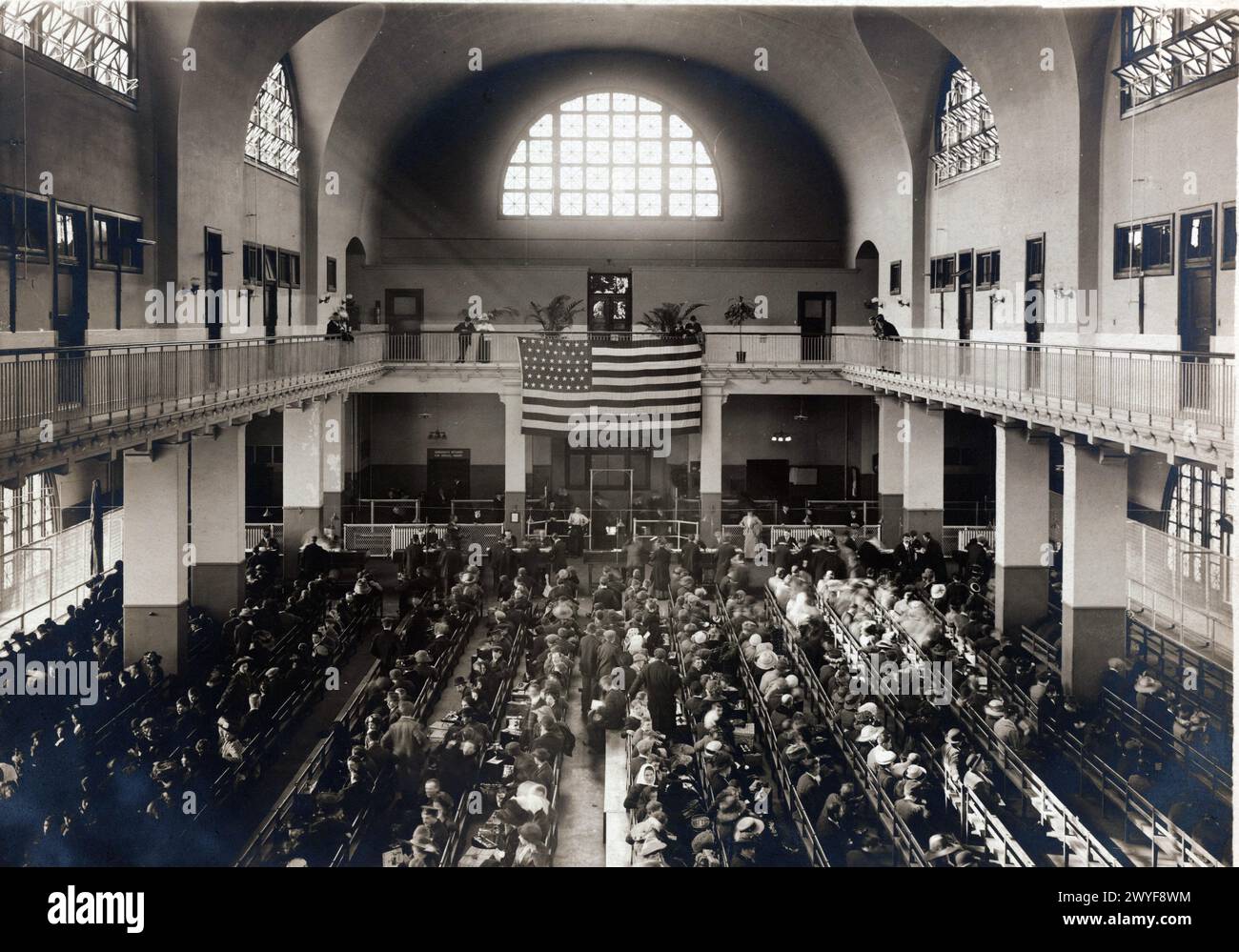 Ellis island immigrants 1900s hi-res stock photography and images - Alamy