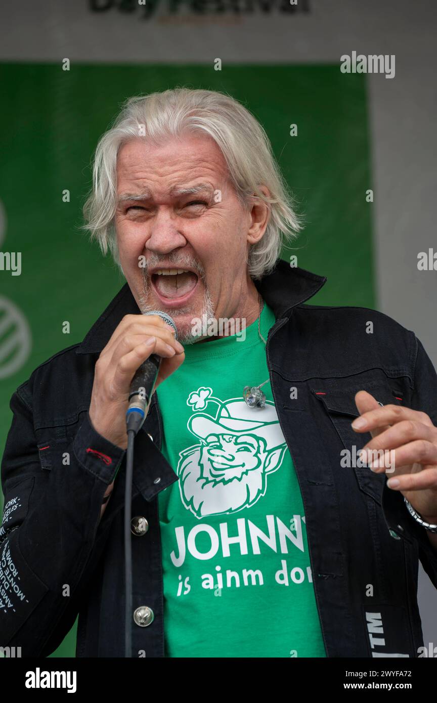 Muenchen, St. Patricks Day, Johnny Logan begleitet mit der Paul Daly ...