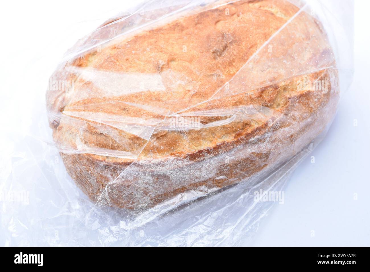 Loaf of bread plastic supermarket hi-res stock photography and images ...