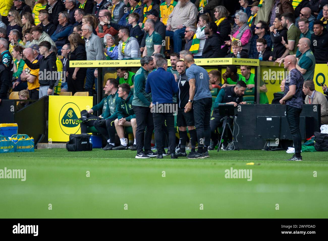 Ipswich Town Manager, Kieran McKenna, and Norwich City Manager, David ...