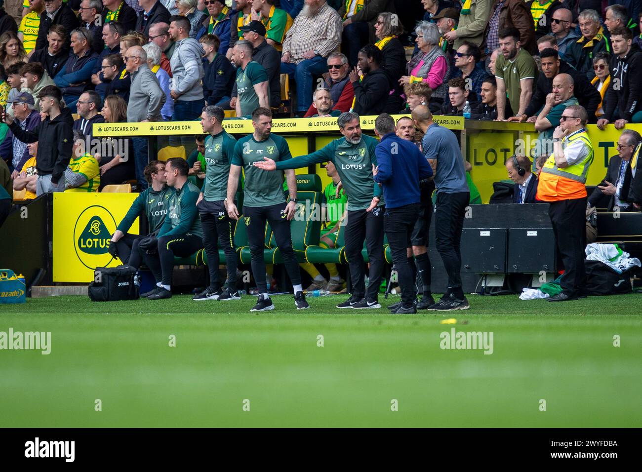 Ipswich Town Manager, Kieran McKenna, and Norwich City Manager, David ...