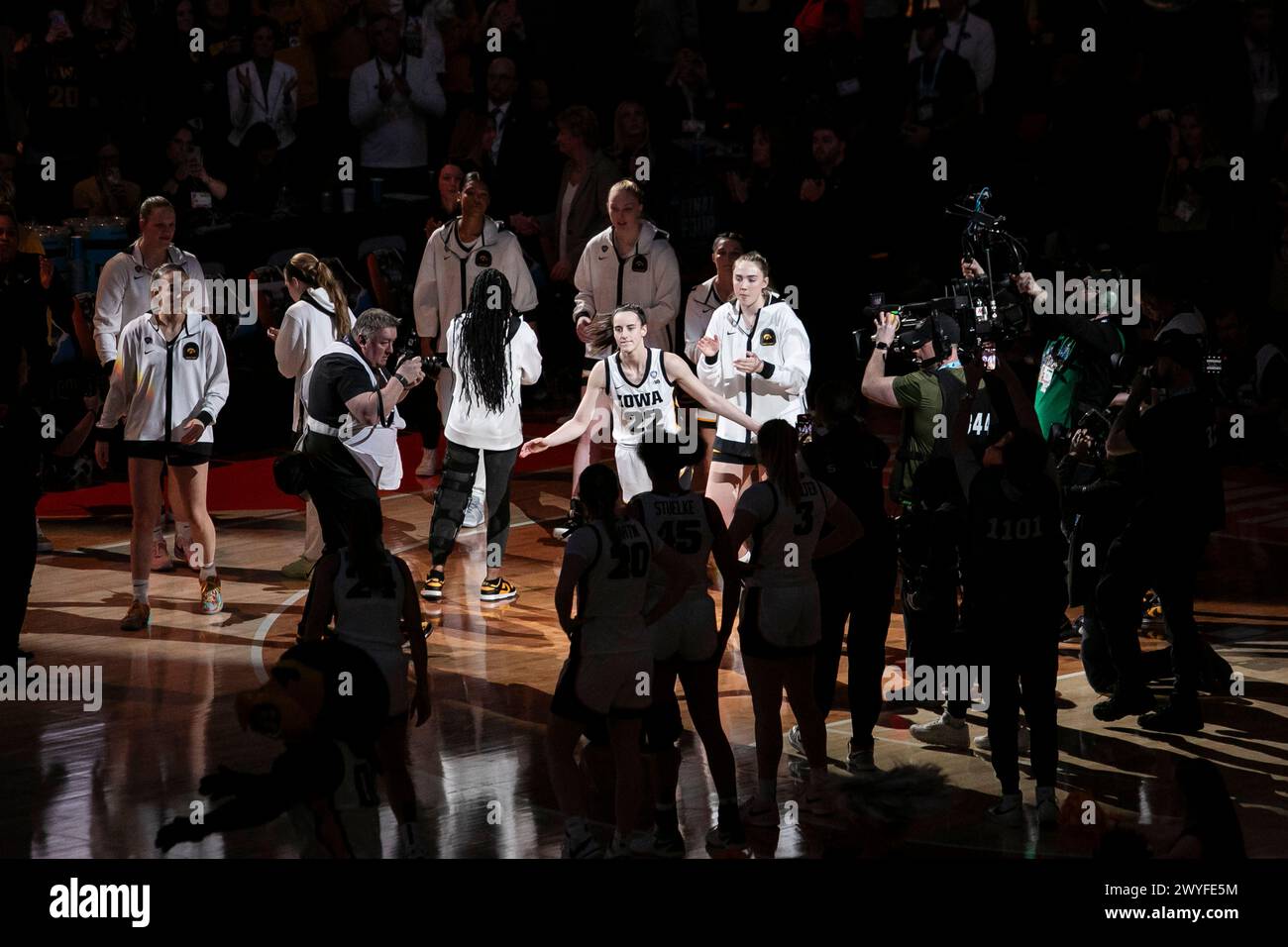 Caitlin clark court hi-res stock photography and images - Alamy