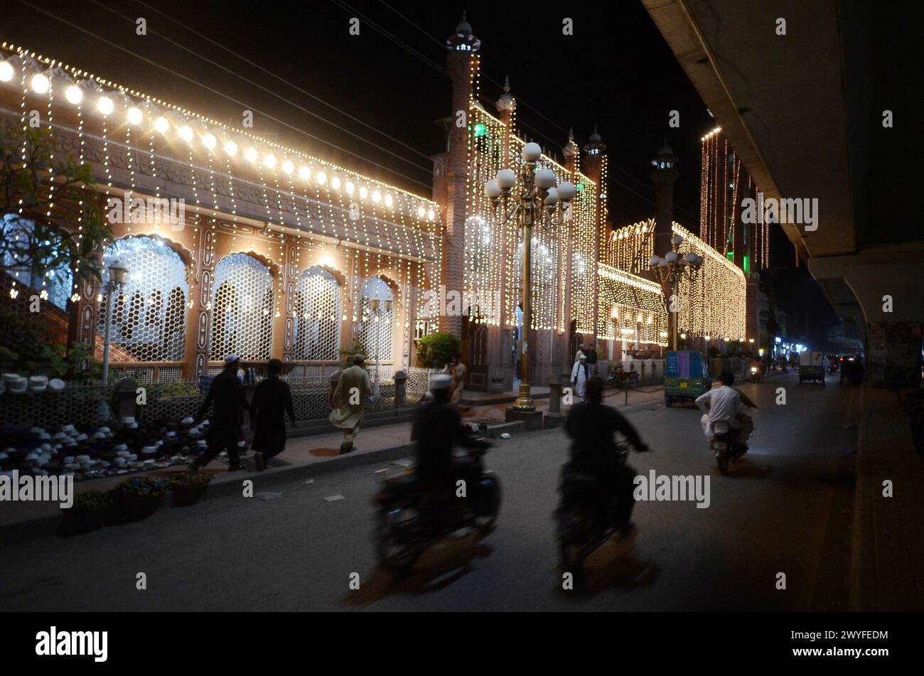 Peshawar, Peshawar, Pakistan. 6th Apr, 2024. Laylat al-Qadr in ...
