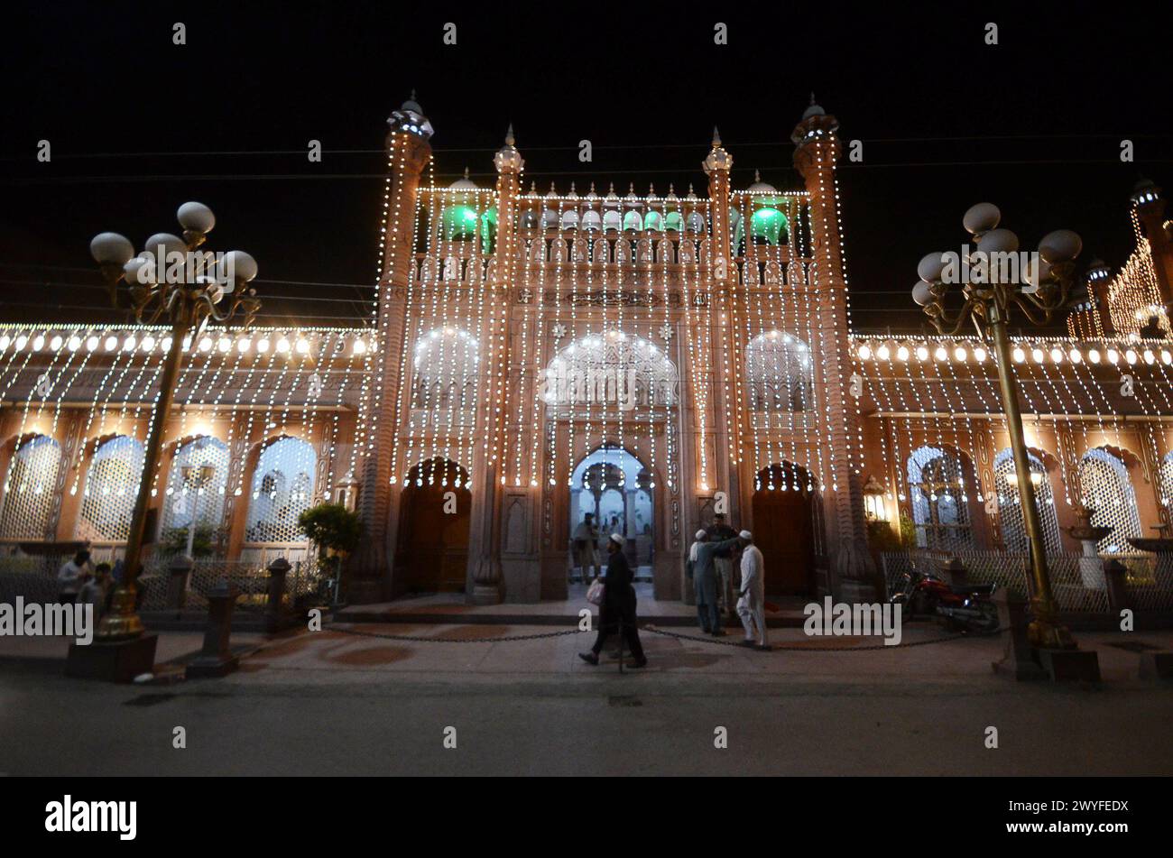 Peshawar, Peshawar, Pakistan. 6th Apr, 2024. Laylat al-Qadr in ...