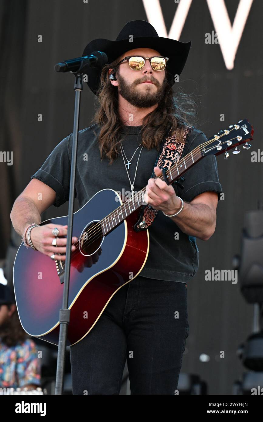 Fort Lauderdale, FL, USA. 05th Apr, 2024. Warren Zeiders performs ...
