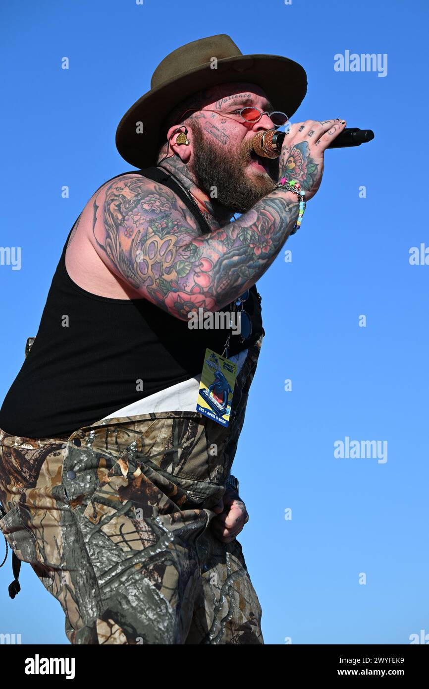 Fort Lauderdale, FL, USA. 05th Apr, 2024. Teddy Swims performs during ...