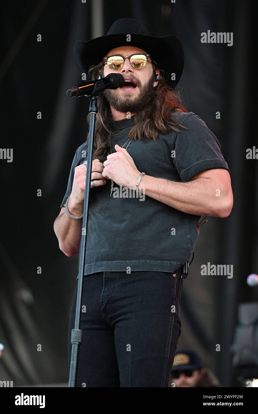 Fort Lauderdale, FL, USA. 05th Apr, 2024. Warren Zeiders performs ...