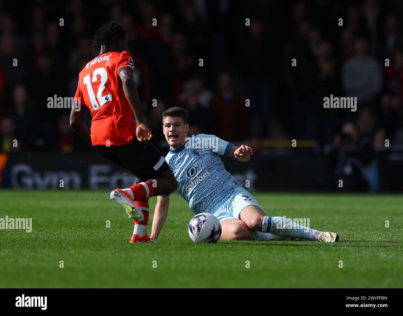 Kenilworth Road, Luton, Bedfordshire, UK. 6th Apr, 2024. Premier League ...