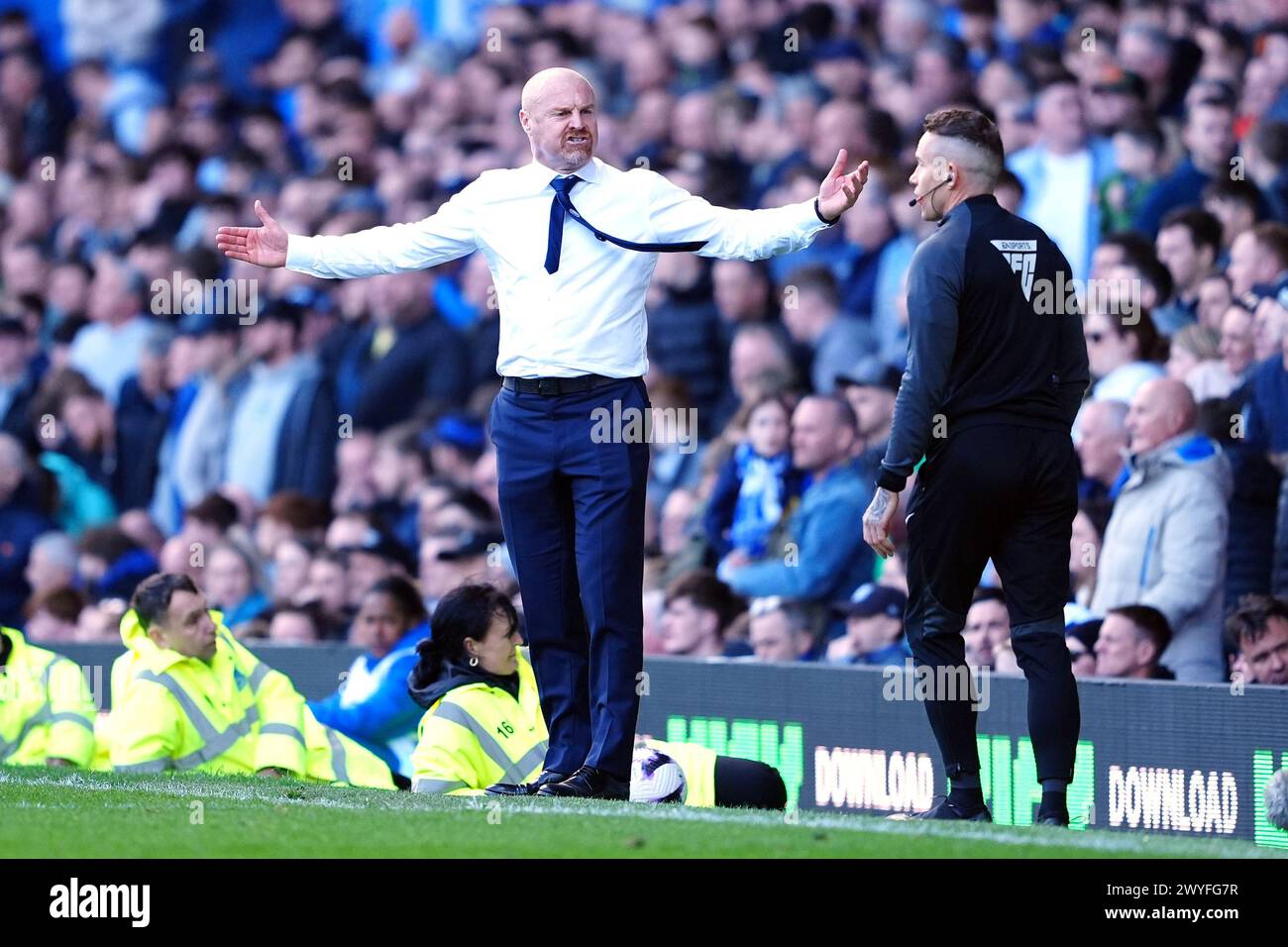 Everton manager Sean Dyche (left) reacts during the Premier League ...