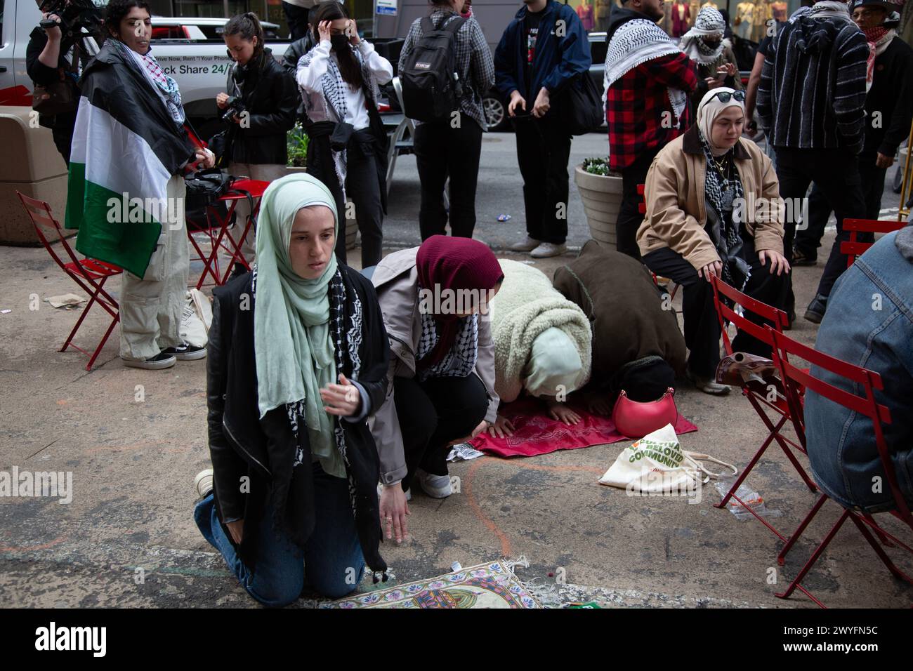 Young Muslim women in prayer at a Free Gaza, Cease Fire Now ...