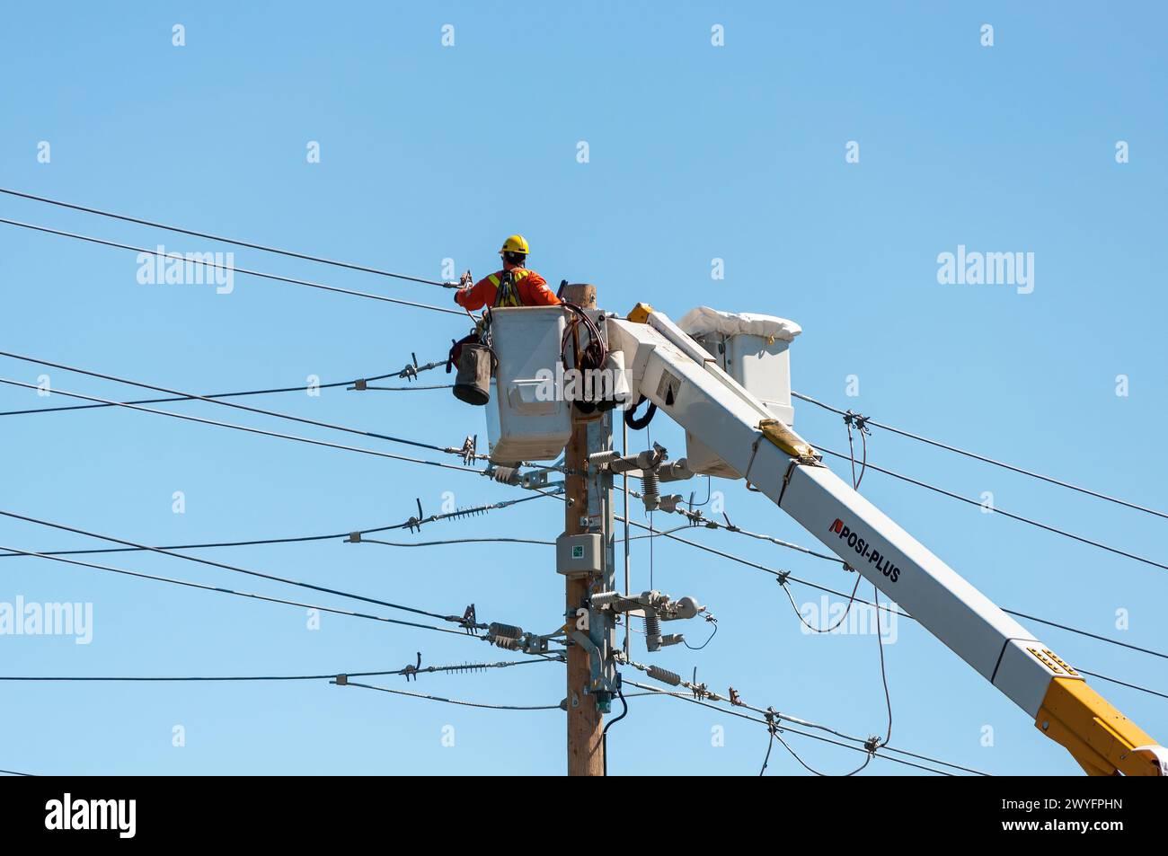 Electricity pylon worker hi-res stock photography and images - Alamy