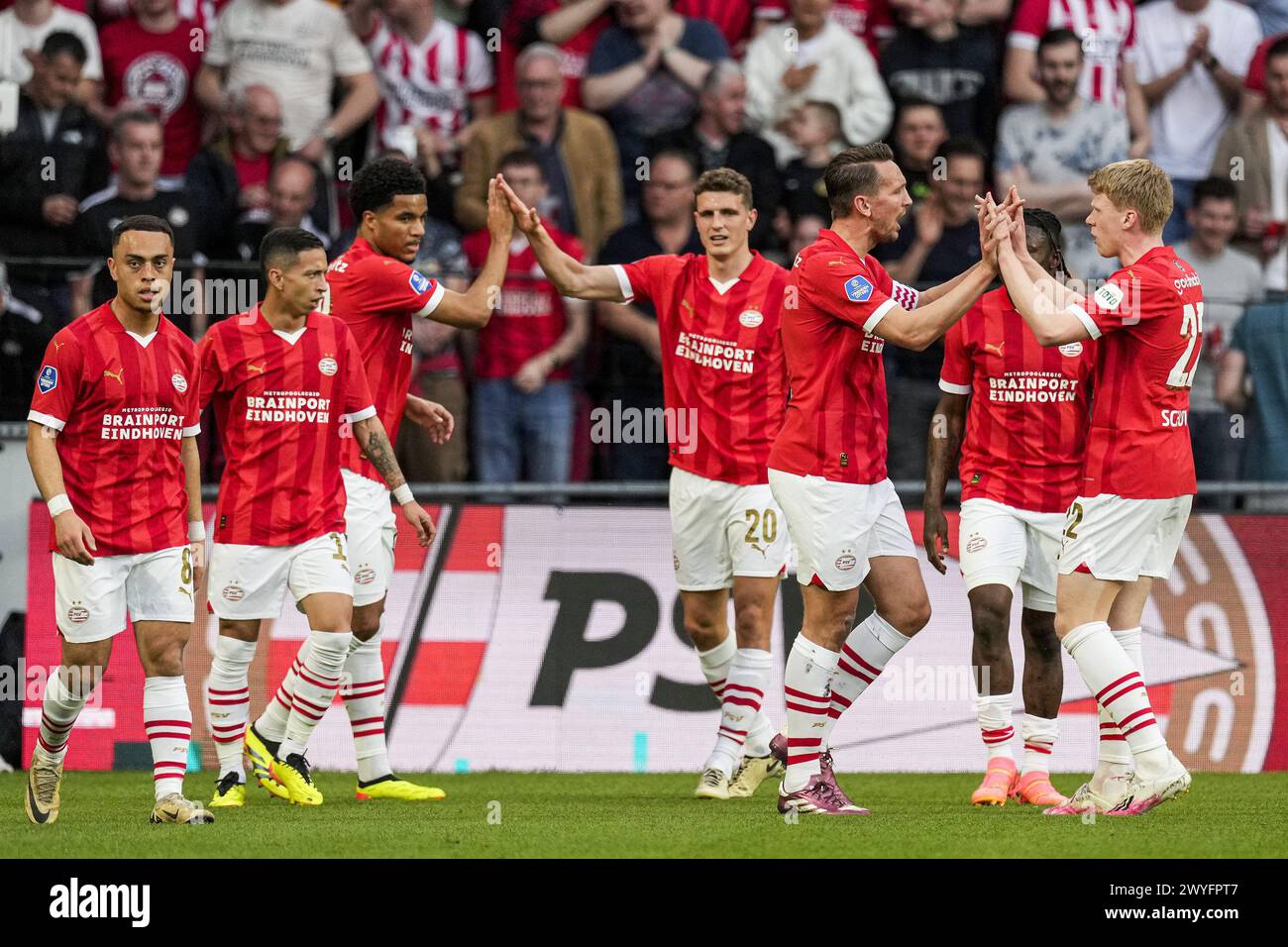 EINDHOVEN - PSV players celebrate the 1-0 against Johan Bakayoko of PSV ...