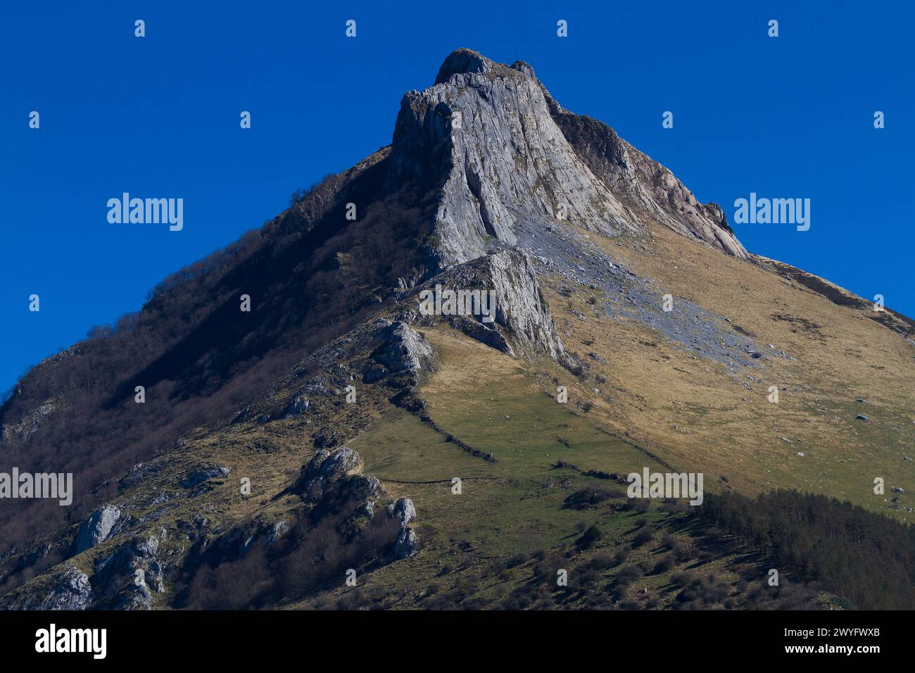 Txindoki spain hi-res stock photography and images - Alamy