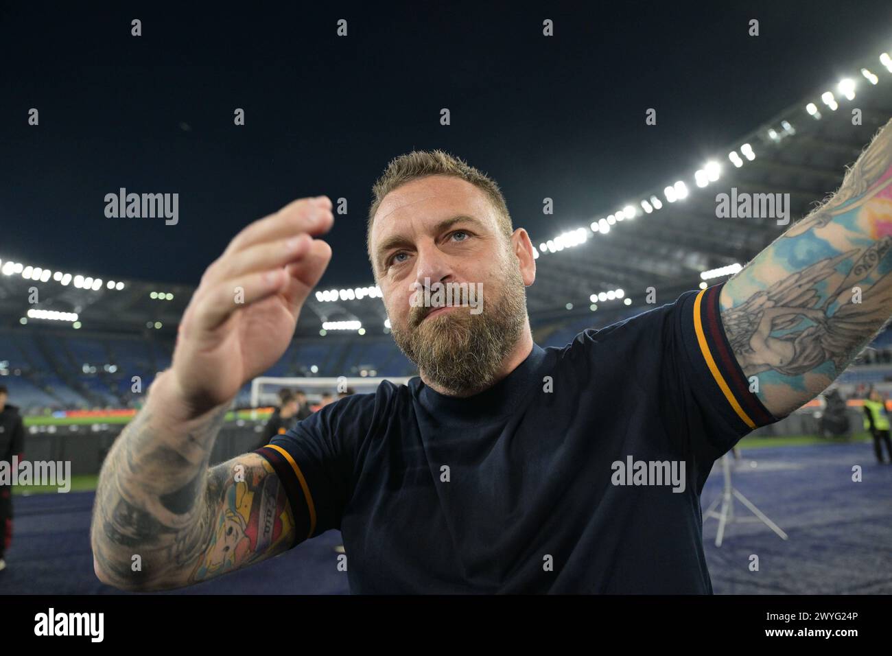 Roma, Italia. 06th Apr, 2024. Roma's head coach Daniele De Rossi ...