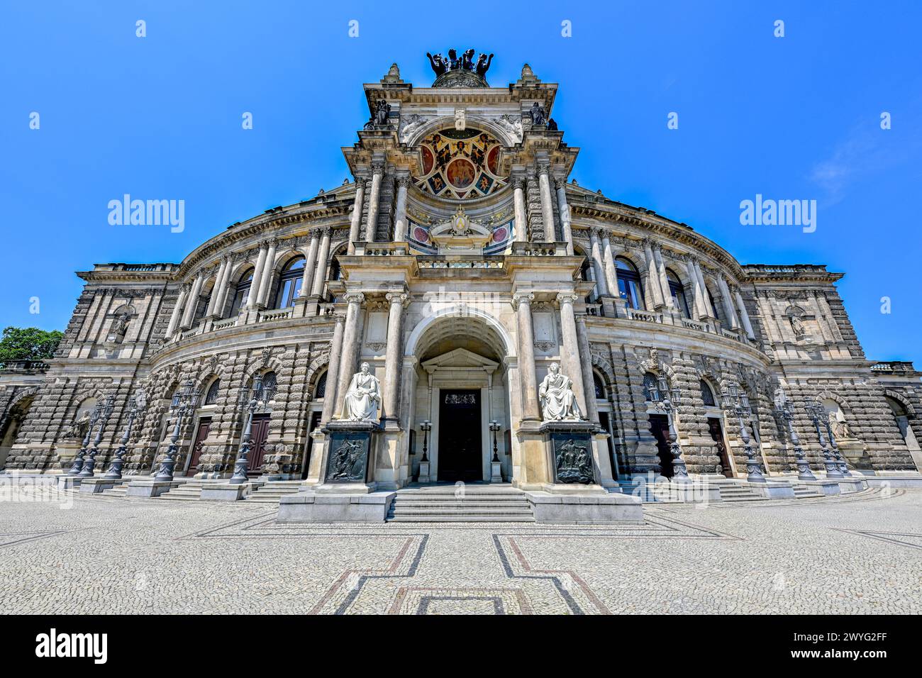 The semper opera house in dresden hi-res stock photography and images ...