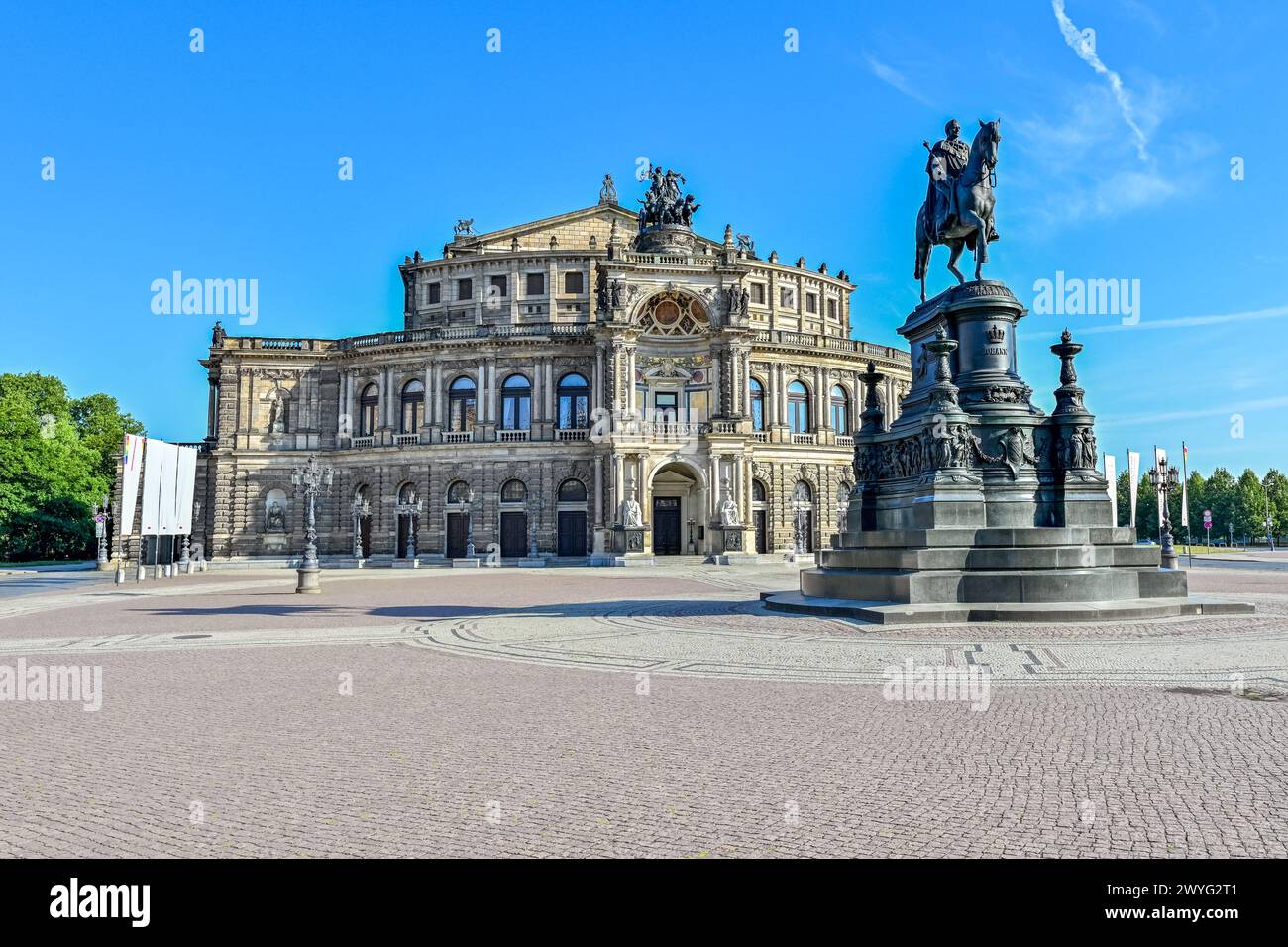 The semper opera house in dresden hi-res stock photography and images ...