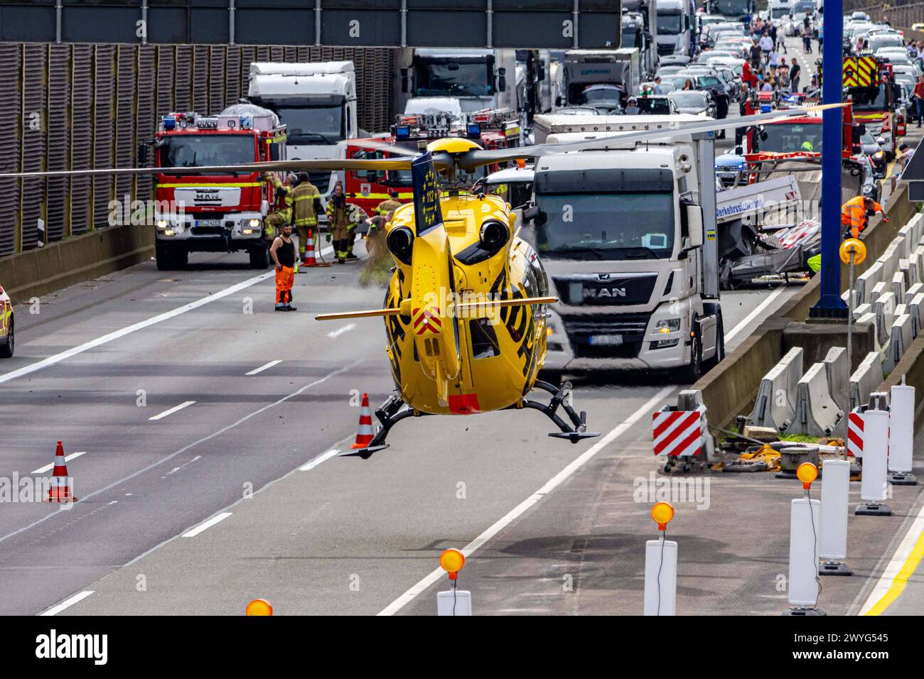 Wallenhorst, Deutschland 06. April 2024: VU schwer - - - A1 RF HB 218.0 ...