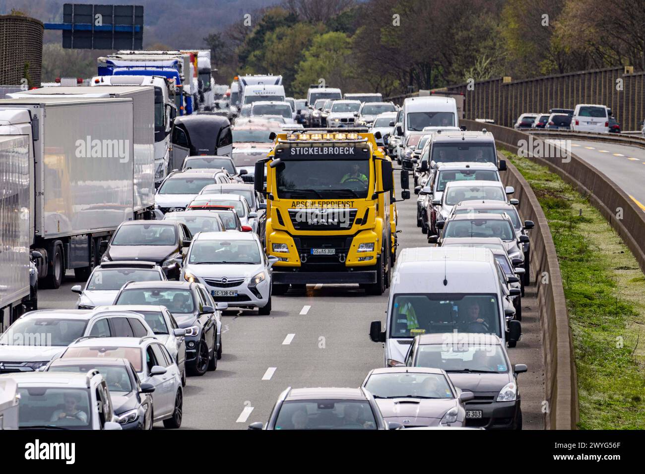 Wallenhorst, Deutschland 06. April 2024: VU schwer - - - A1 RF HB 218.0 ...