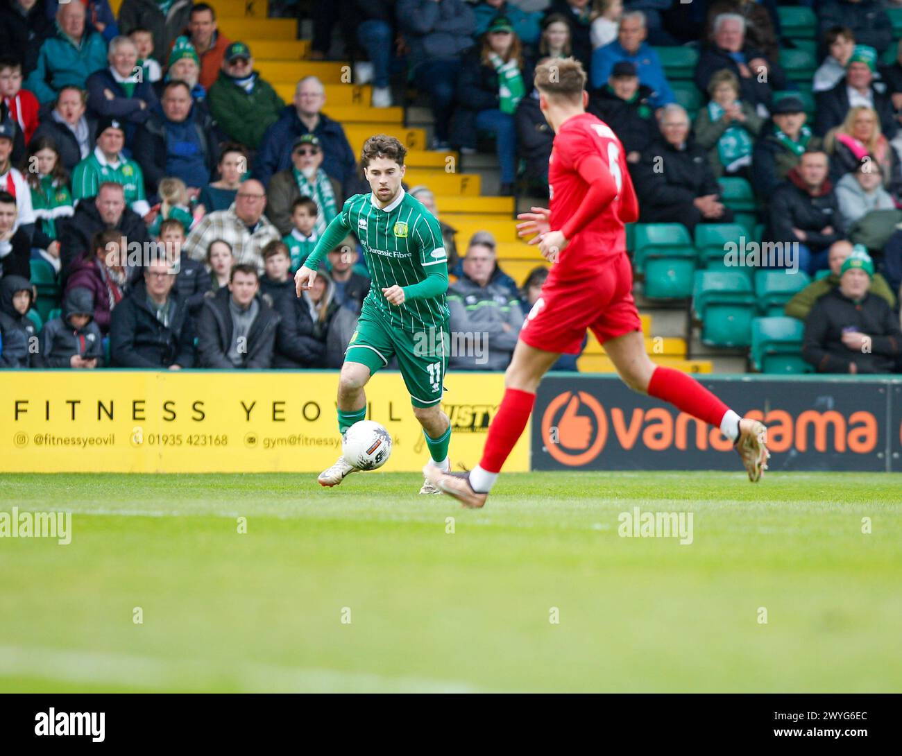 Jordan Young of Yeovil Town and Joe Rye of Worthing during the National ...