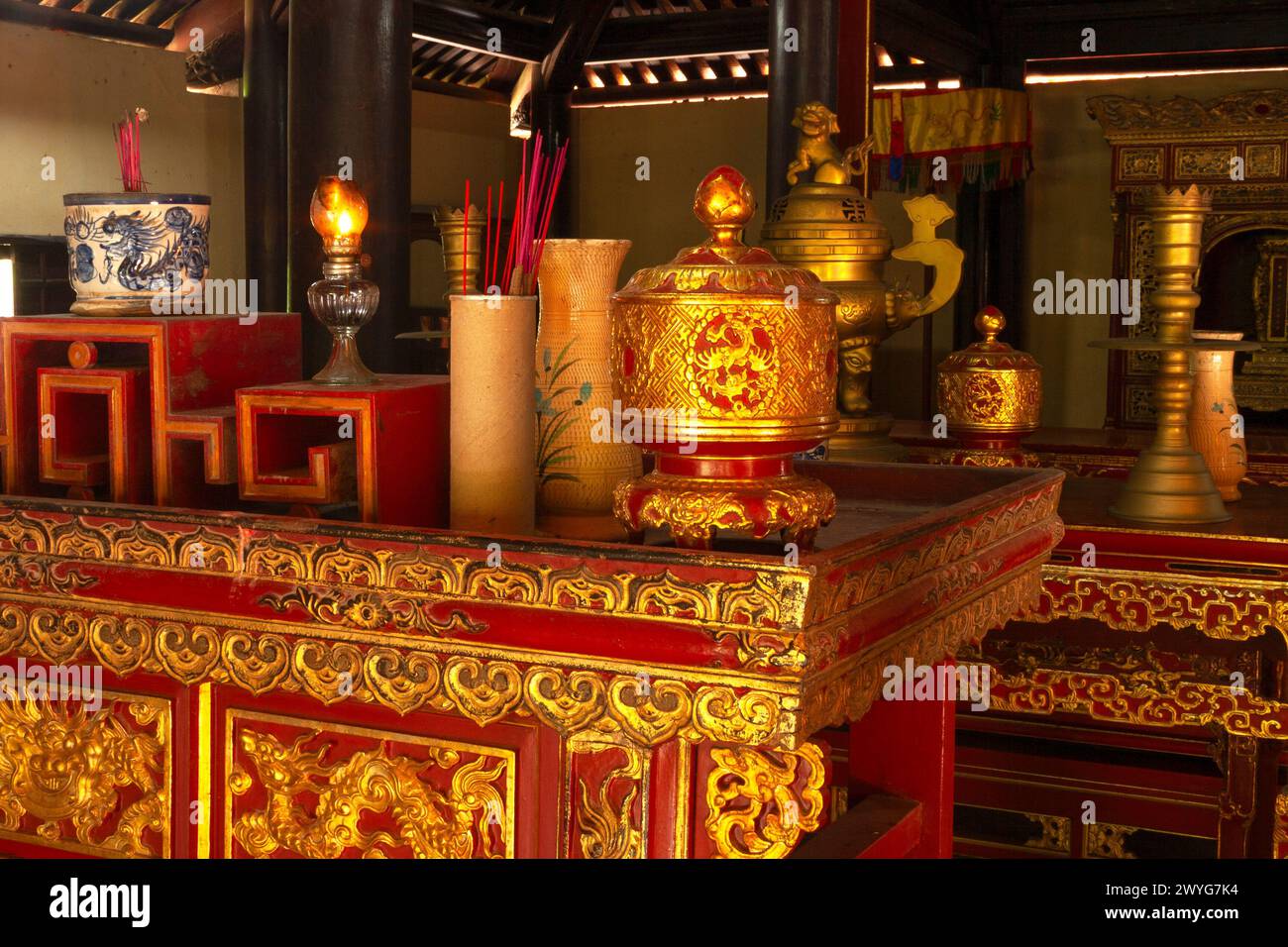 Hung To Mieu temple in the Forbidden Purple city complex in Hue in ...