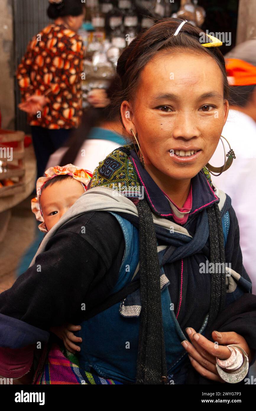 Portrait of Black Hmong mother and baby in Sapa in northern Vietnam in ...