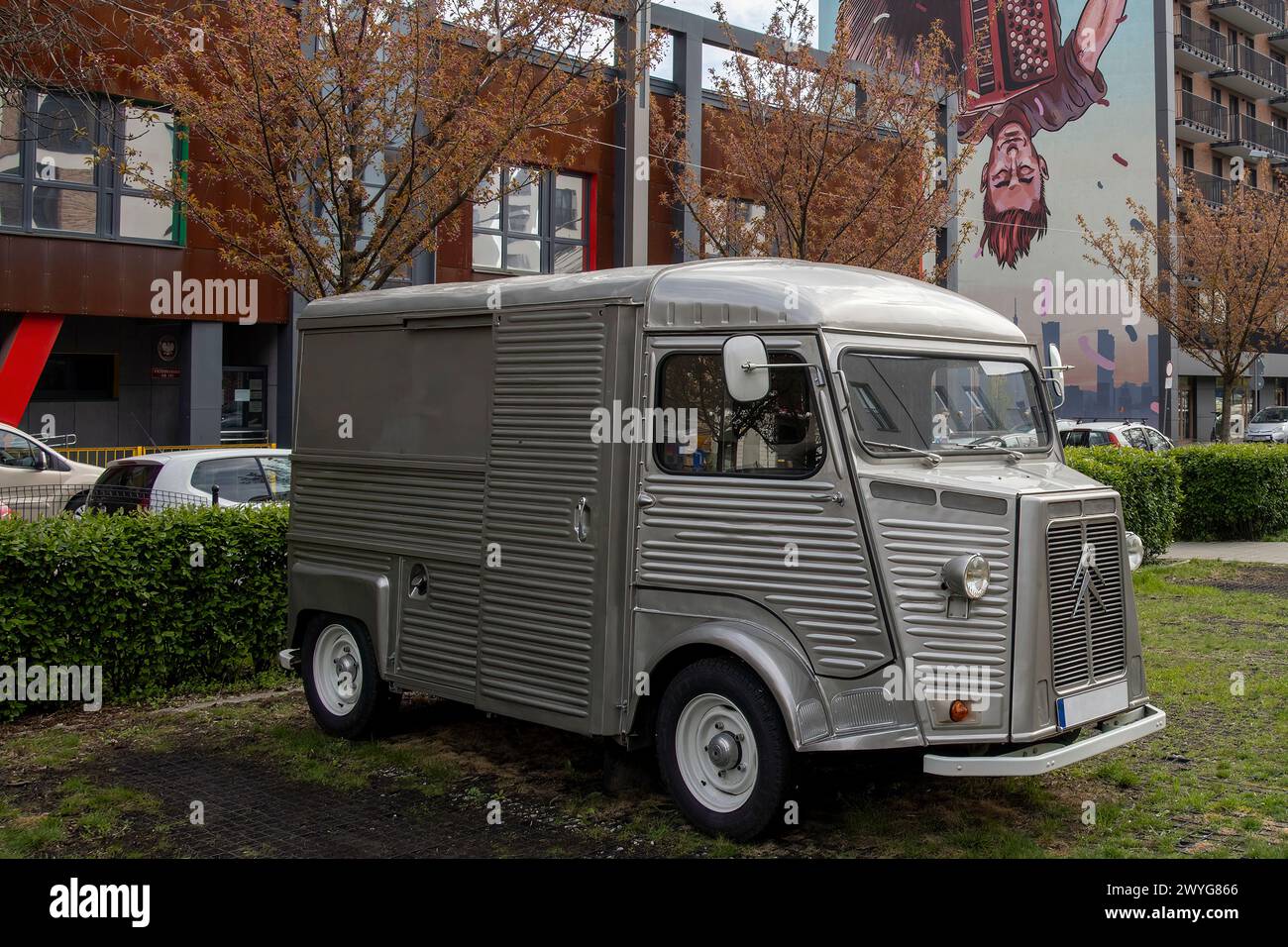 Old citroen logo hi-res stock photography and images - Alamy