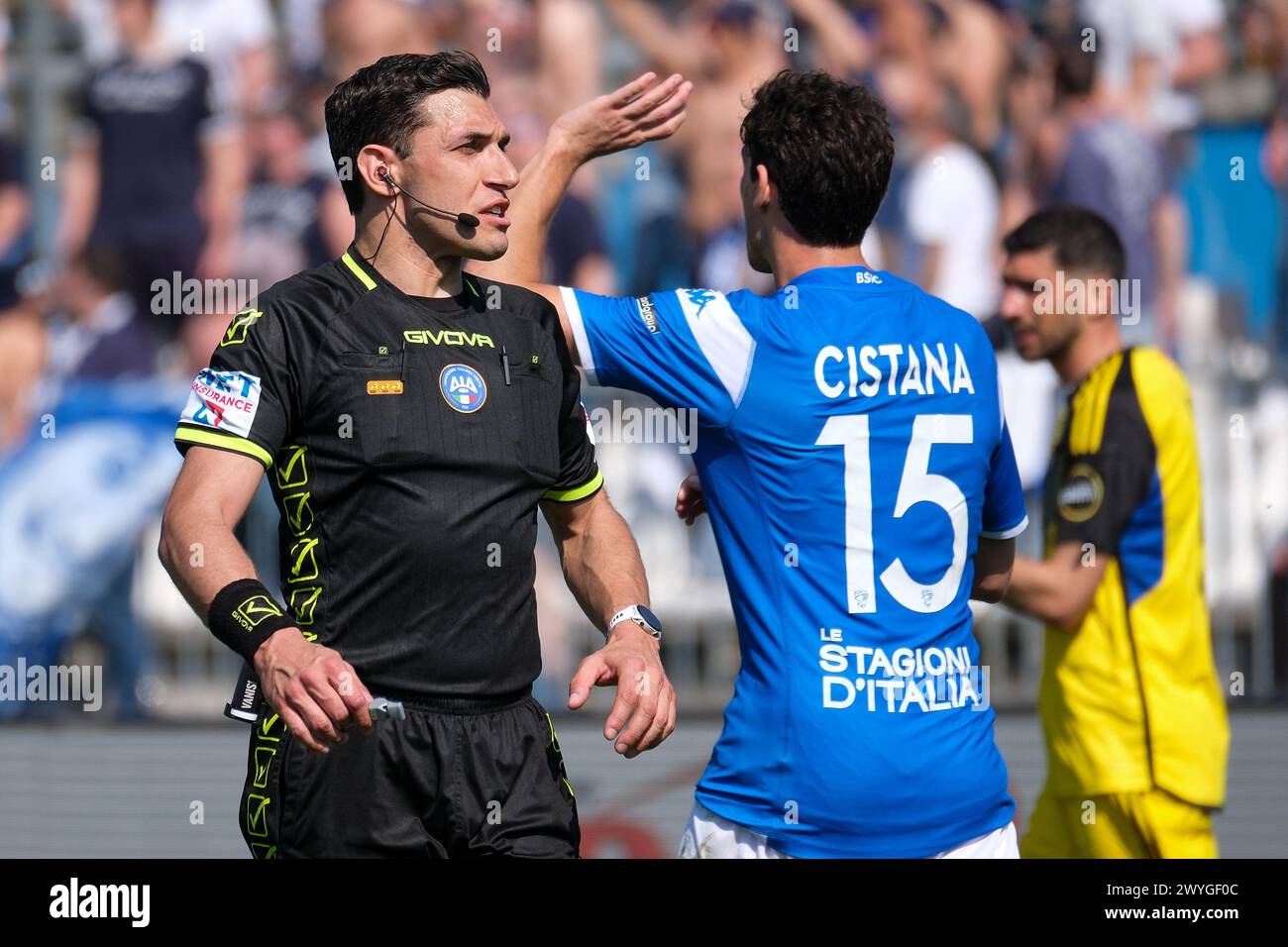 The Referee of the match, Paride Tremolada from Monza during the ...