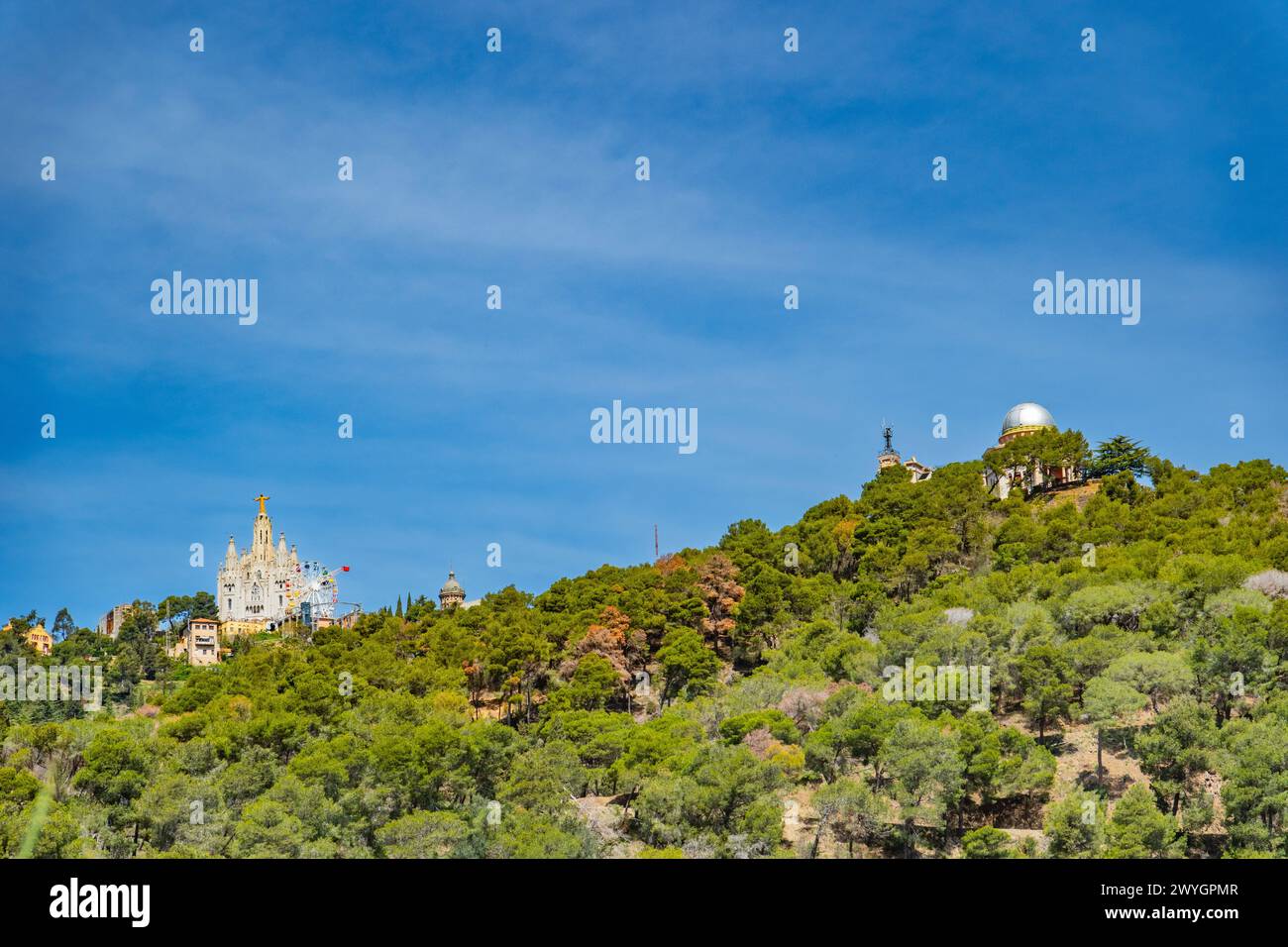 Blick auf das Fabra Observatorium am Tibidabo in Barcelona, Spanien ...
