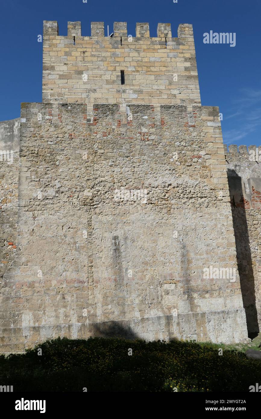 The Castelo de São Jorge is one of Lisbon's most distinctive monuments ...