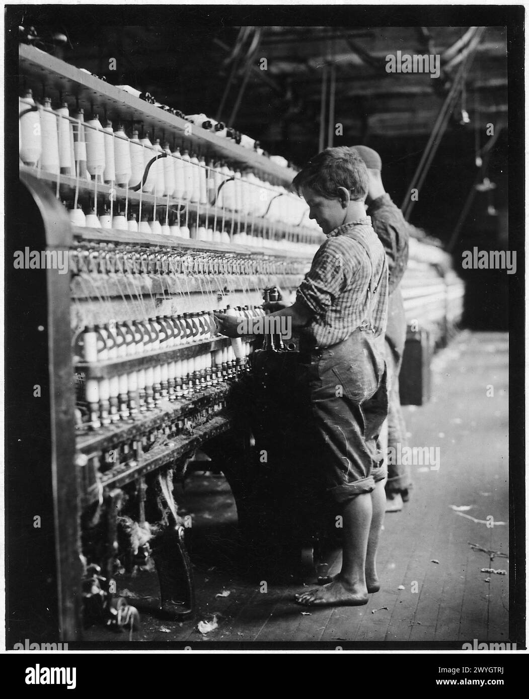 Child labour factory hi-res stock photography and images - Alamy