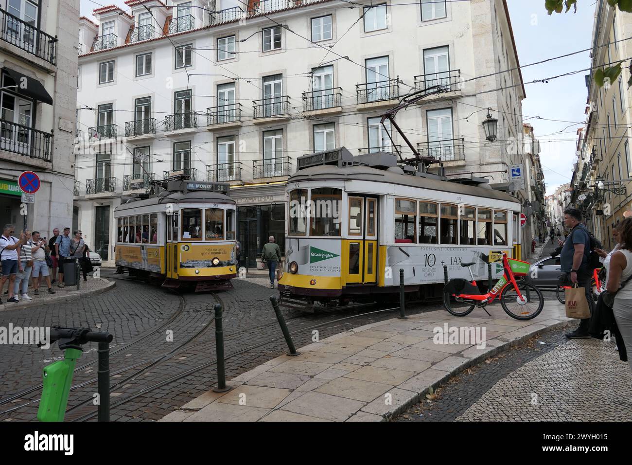 Famous Yellow Trolley runs through the oldest neighborhoods, Lisbon ...
