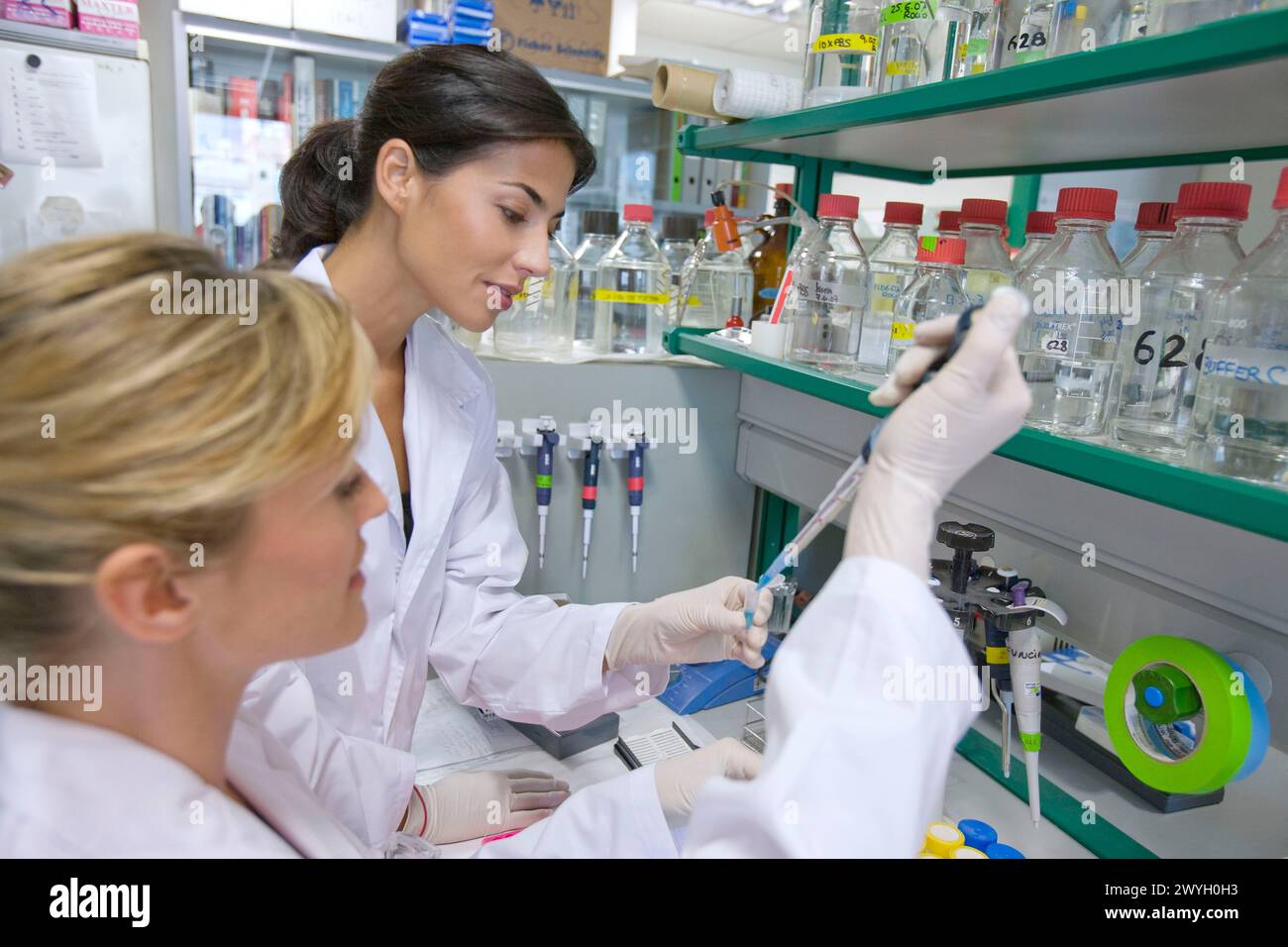 Youth young researchers hi-res stock photography and images - Alamy