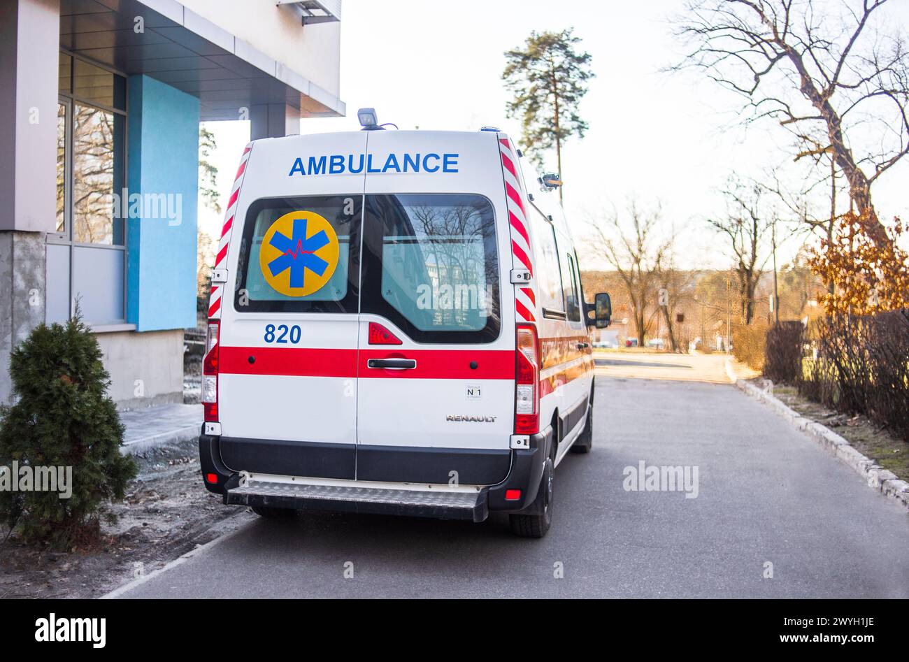 Car parking hospital hi-res stock photography and images - Alamy