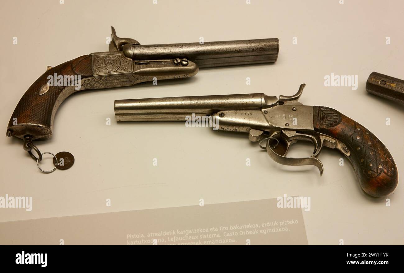 Breech loading hi-res stock photography and images - Alamy