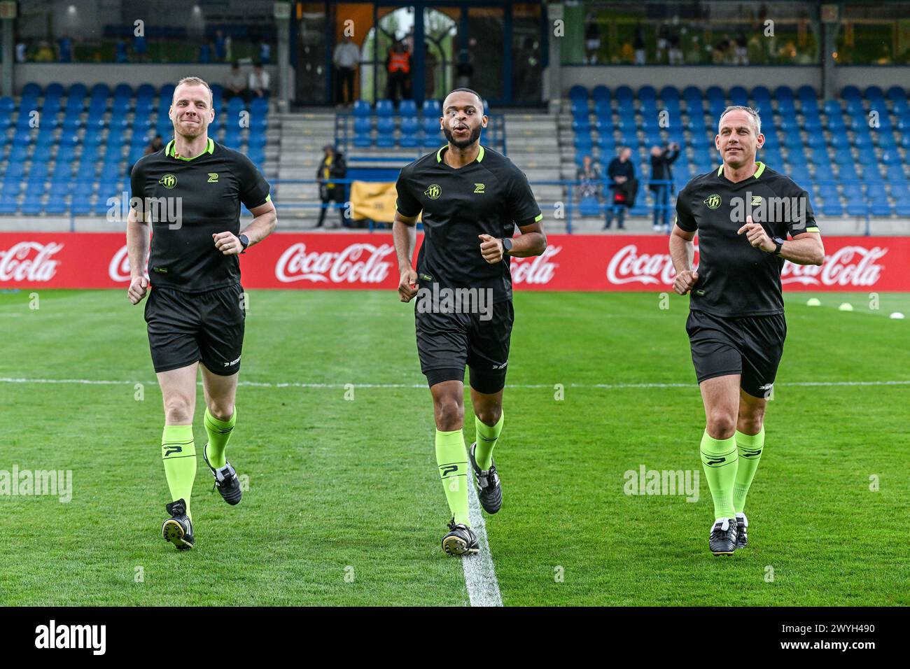 Denderleeuw, Belgium. 06th Apr, 2024. assistant referee Kevin ...