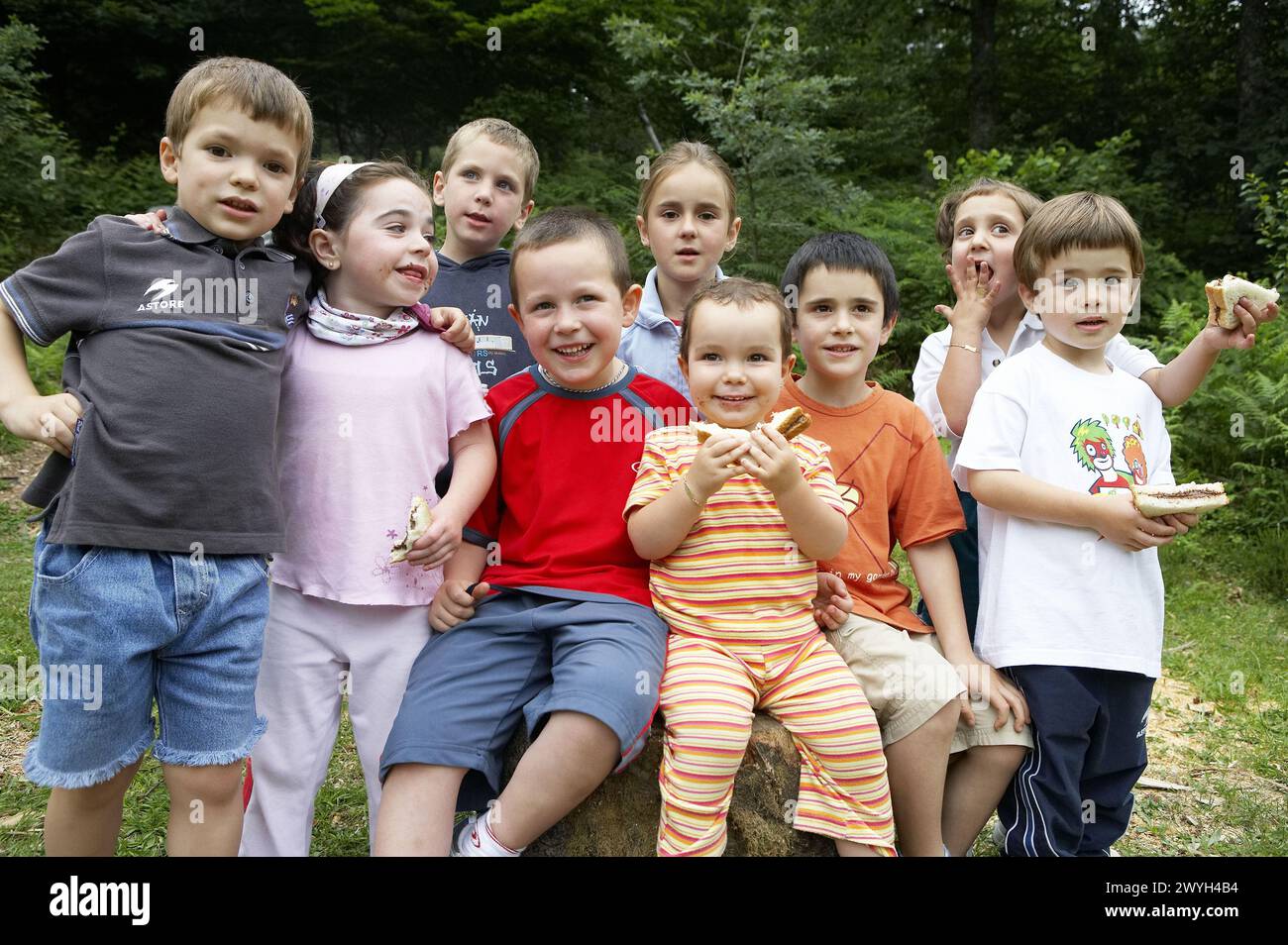 5 year old friends, birthday party Stock Photo - Alamy