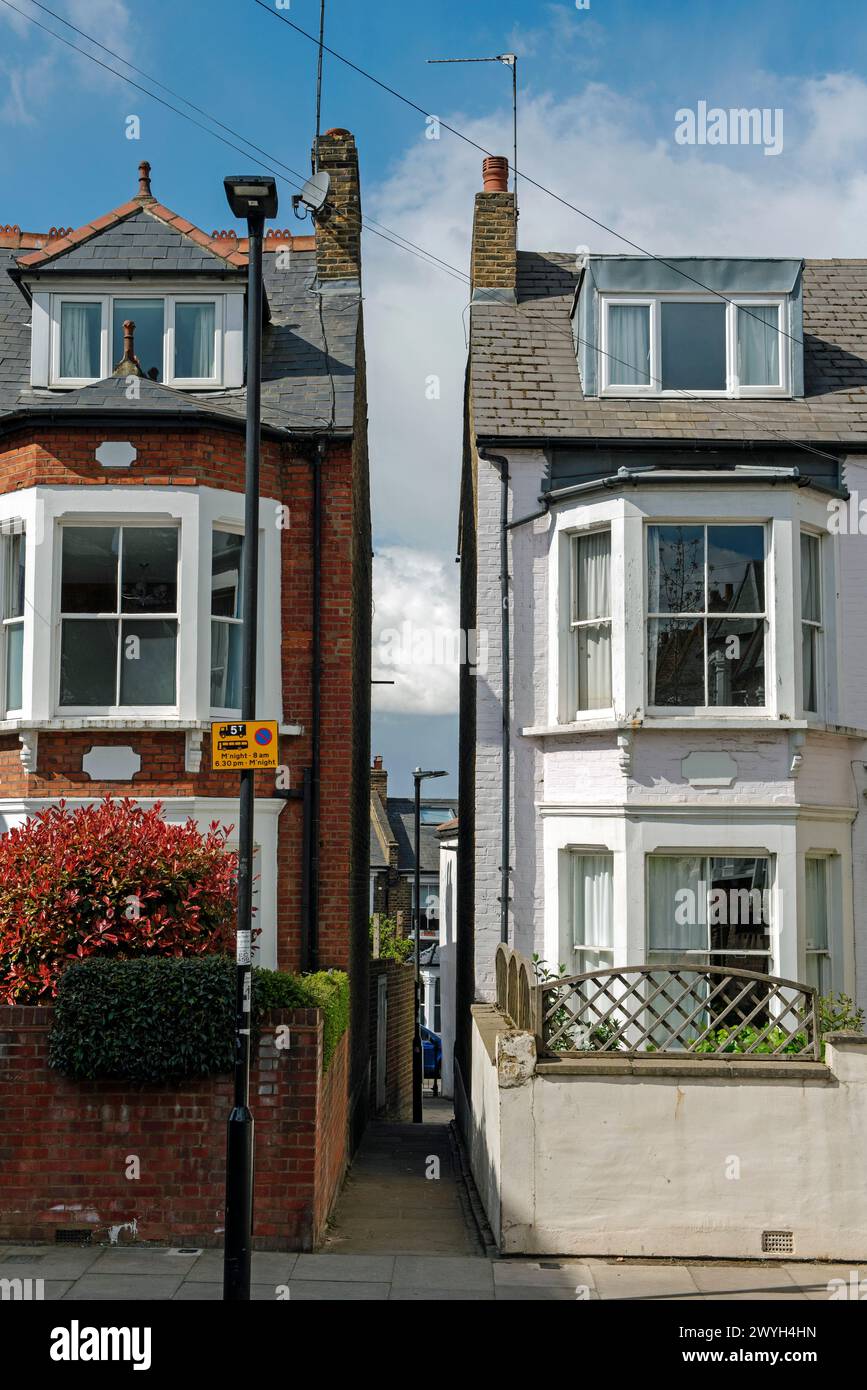Two houses hi-res stock photography and images - Alamy