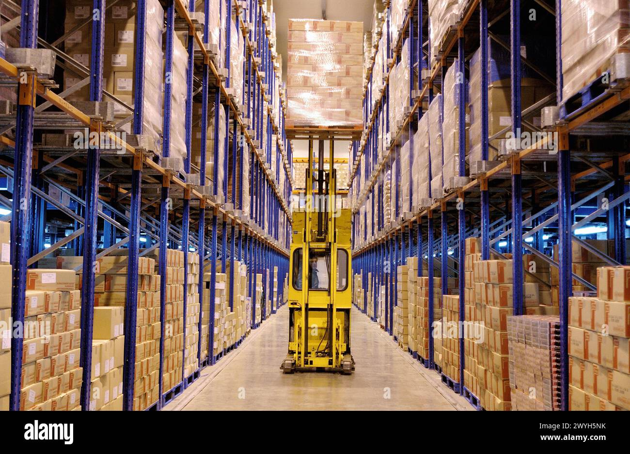 Cold food storage warehouse hi-res stock photography and images - Alamy